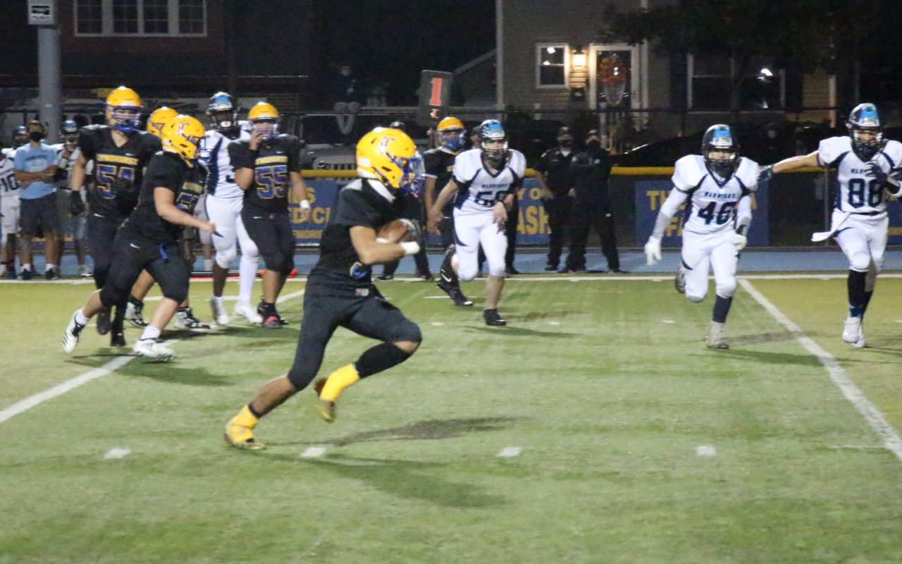 With loss of 26 seniors, football team strives to rebuild – The Lighthouse